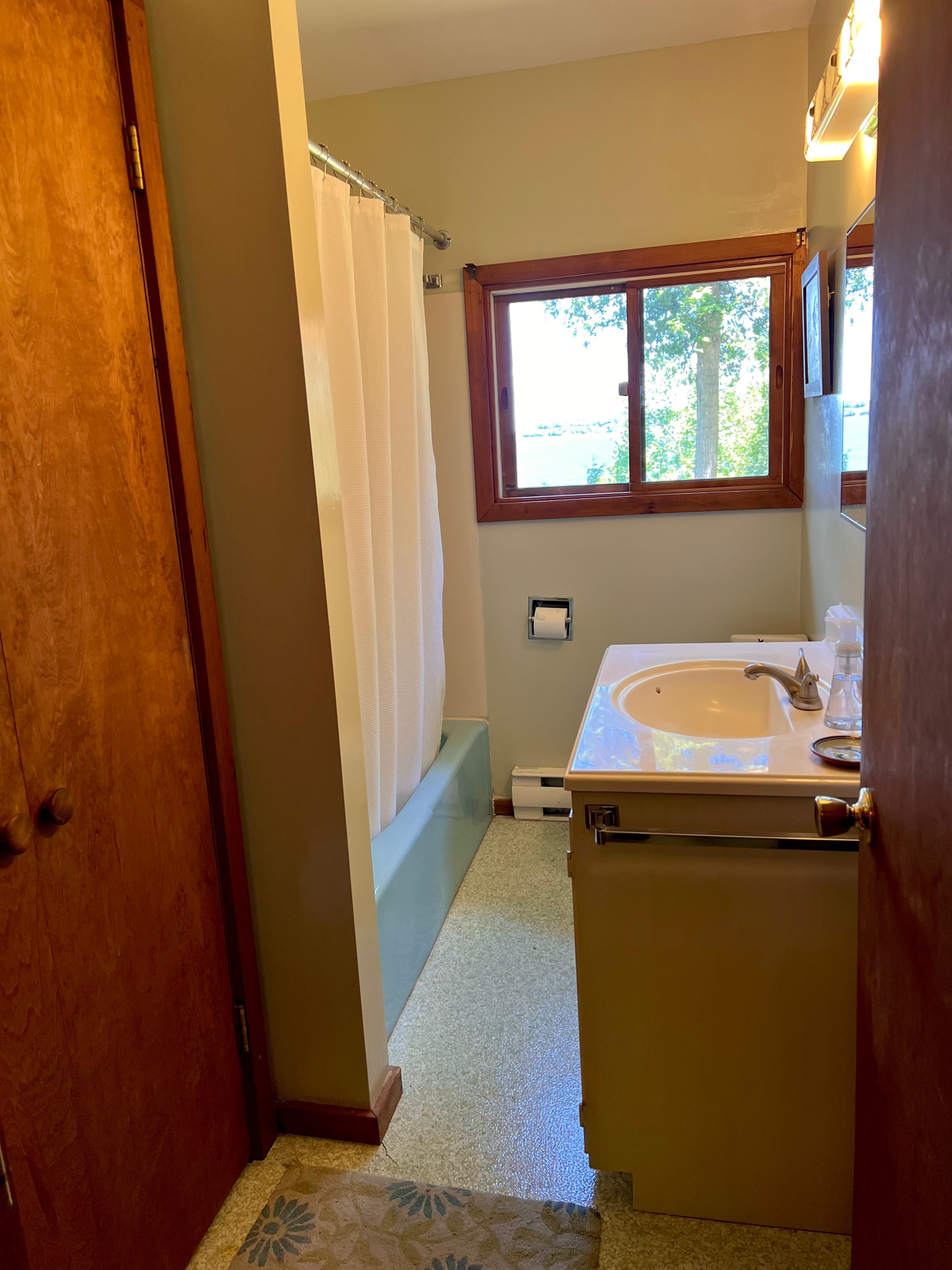 Rustic Lakeside Compound – A Vermont Lakeside retreat – a cottage – a ...